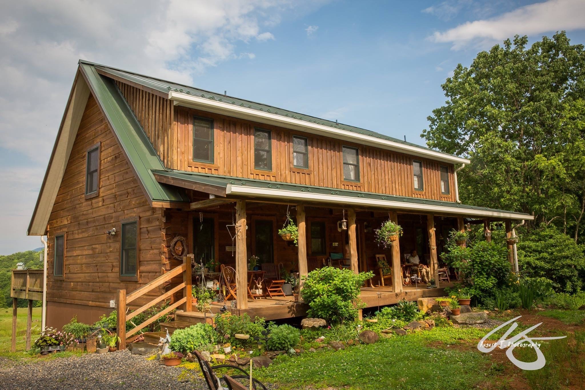 Cedar Post Inn Bed & Breakfast - Blue Ridge Parkway